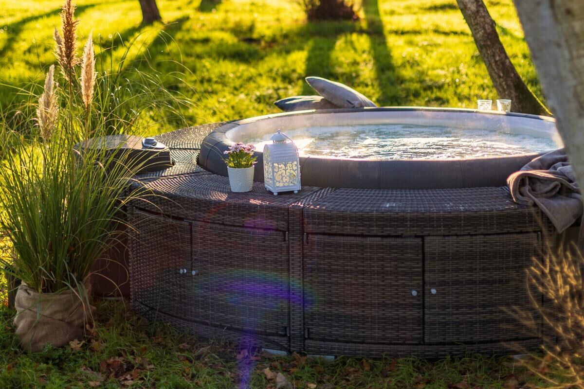 Whirlpool-Vollumrandung für Softub LEGEND | Polyrattan | stone